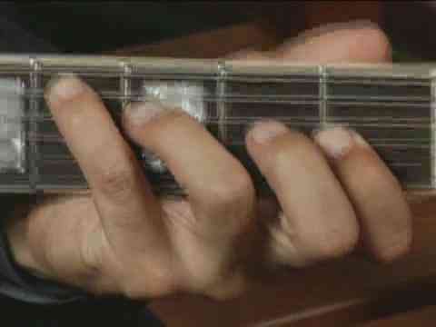 Root-Position des Db-Dur-Gitarren-Akkord auf den mittleren unteren Saiten