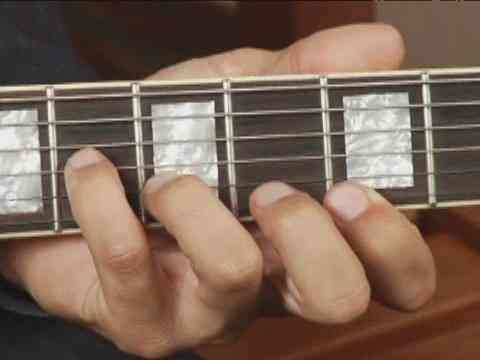 Spielen Sie Db Dim Akkord auf der oberen Gitarrensaiten: Root-Position